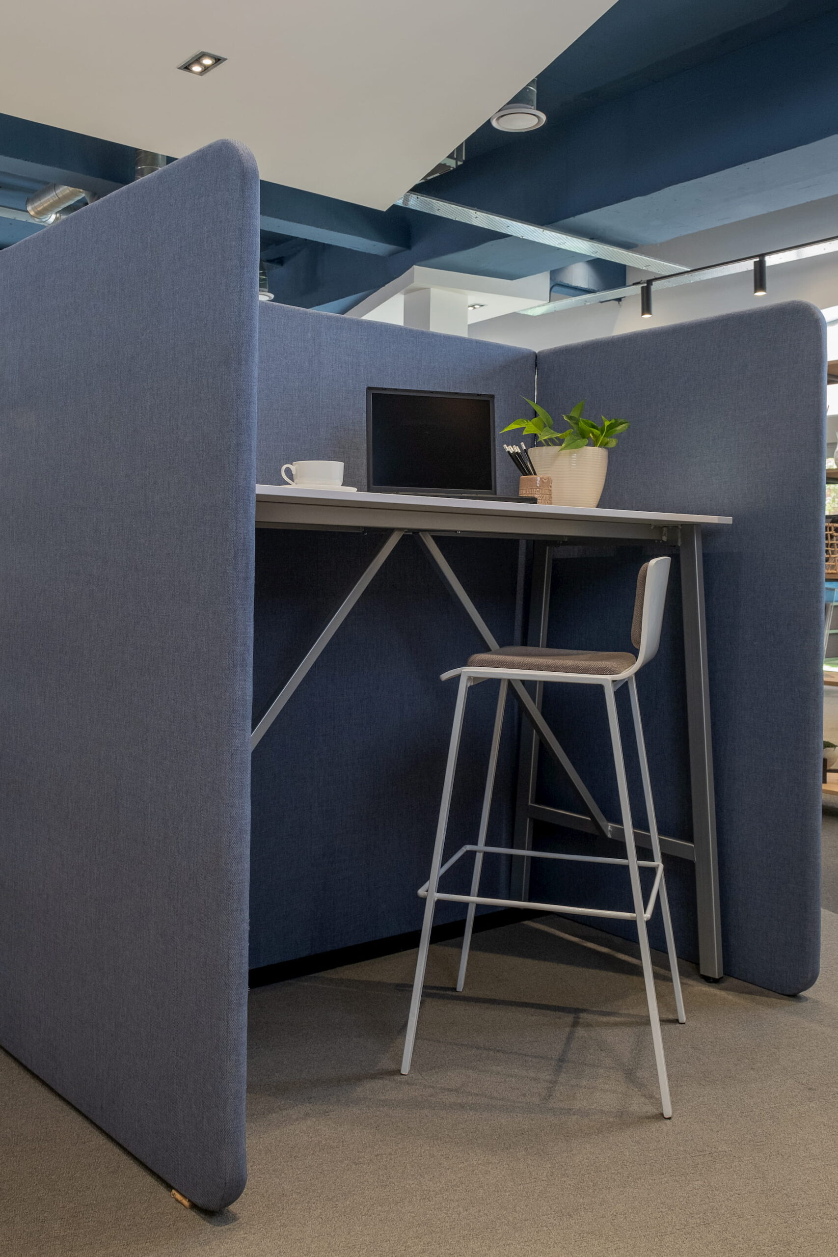 PRIVÉ | Divider Screen | Angel Shack